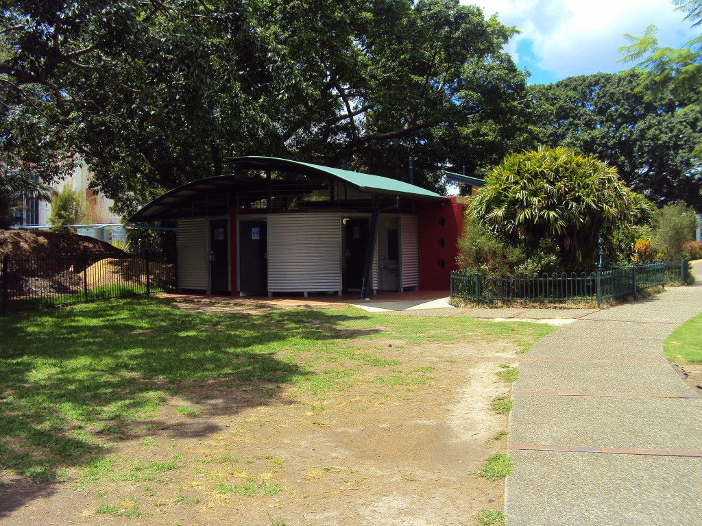 New_Farm_Park_restrooms_highres | Parenthub