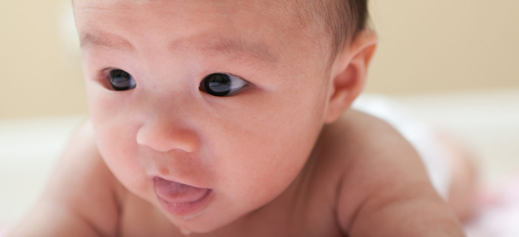 Breast milk and babies' saliva shape oral microbiome | Parenthub